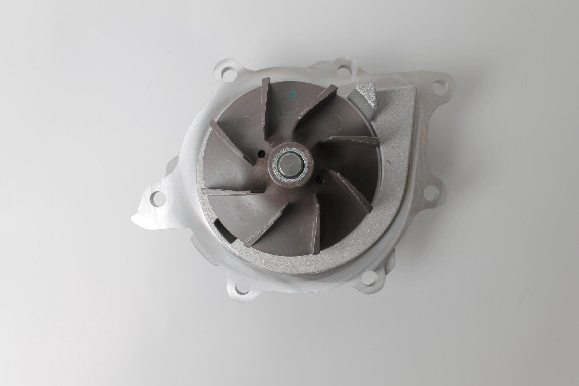 Насос водяной помпа двигателя FORD Focus 3, Mondeo 4/5, Kuga 2/3 PEUGEOT 308 2, 3008, 5008, 2.0-2.2T