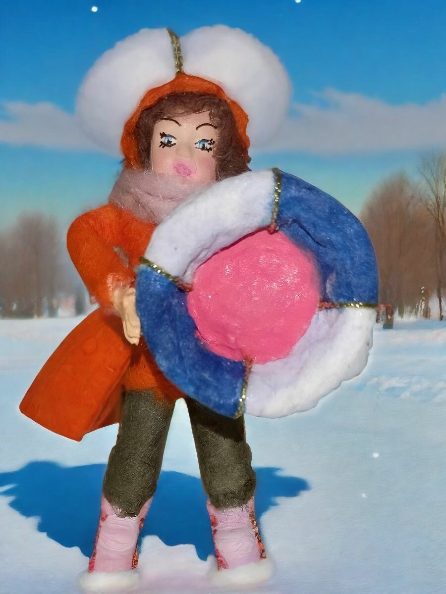 Ватная елочная игрушка "Девочка с Ватрушкой"