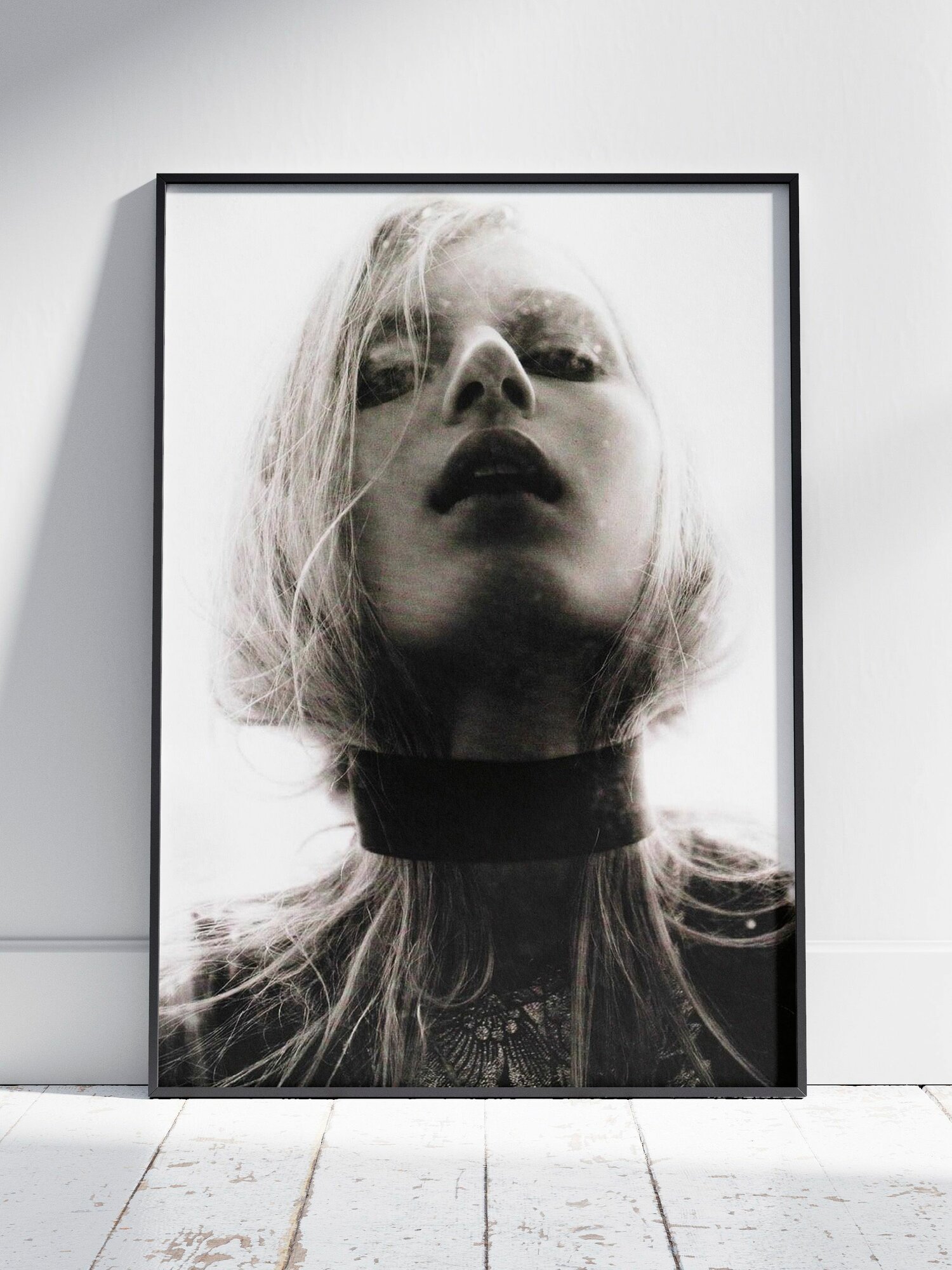 Плакат на стену для интерьера Джулия Нобис (Julia Nobis 3) - Постер по модели и эстетике формата A4 (21x30 см)