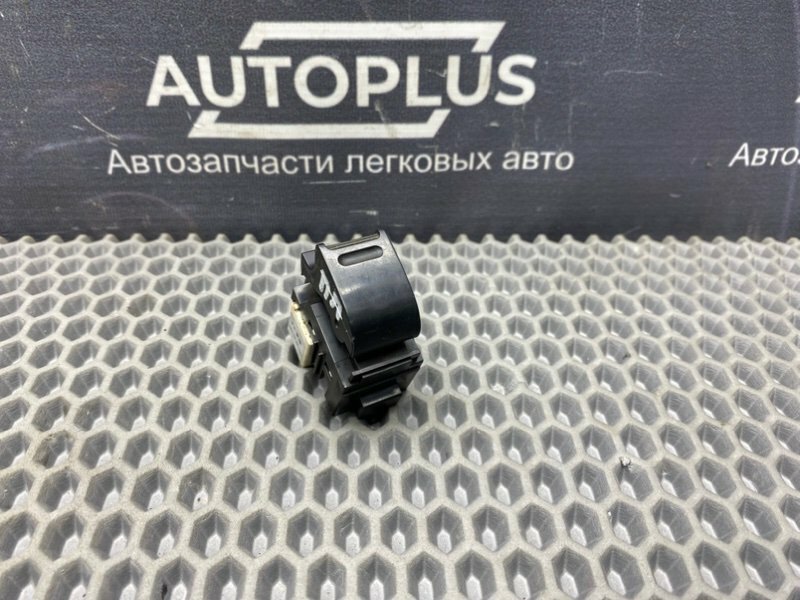 Кнопка стеклоподъемника Правый Передний BYD F3 2005-2014 (1.6 4G18) Б/У с пробегом Арт. 22732
