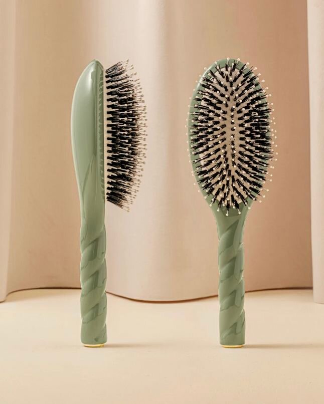 La Bonne Brosse Массажная расческа для волос N 03 Essential Sensitive Scalp Brush - Almond Green