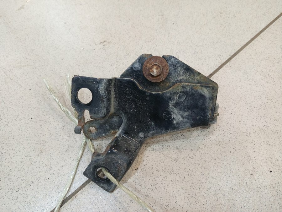 Кронштейн блока ABS от Mazda 6 GH 2007-2013