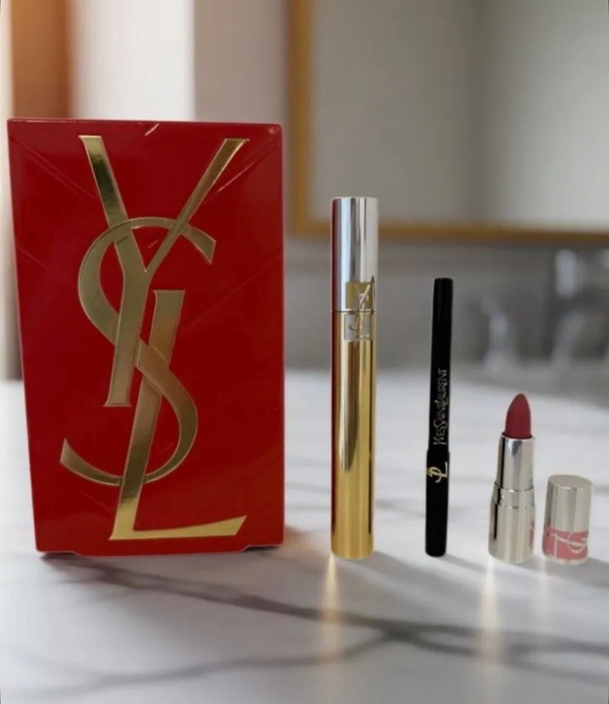 YSL Тушь с эффектом накладных ресниц Effect Faux Cils с карандашом для глаз и блеском для губ