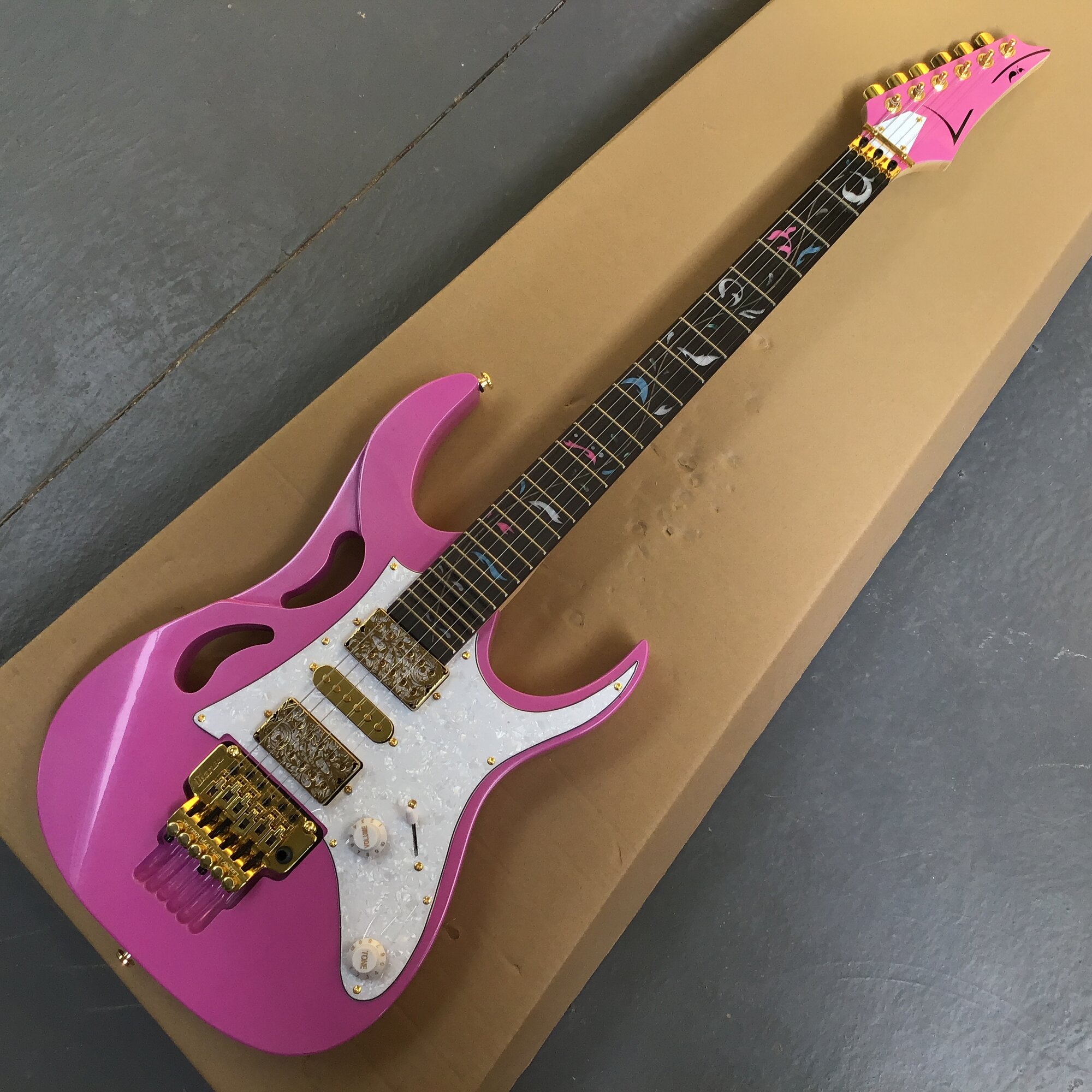 Ibanez Steve Vai новая модель электрогитара розовый глянец HSH флойд роуз 6 струн