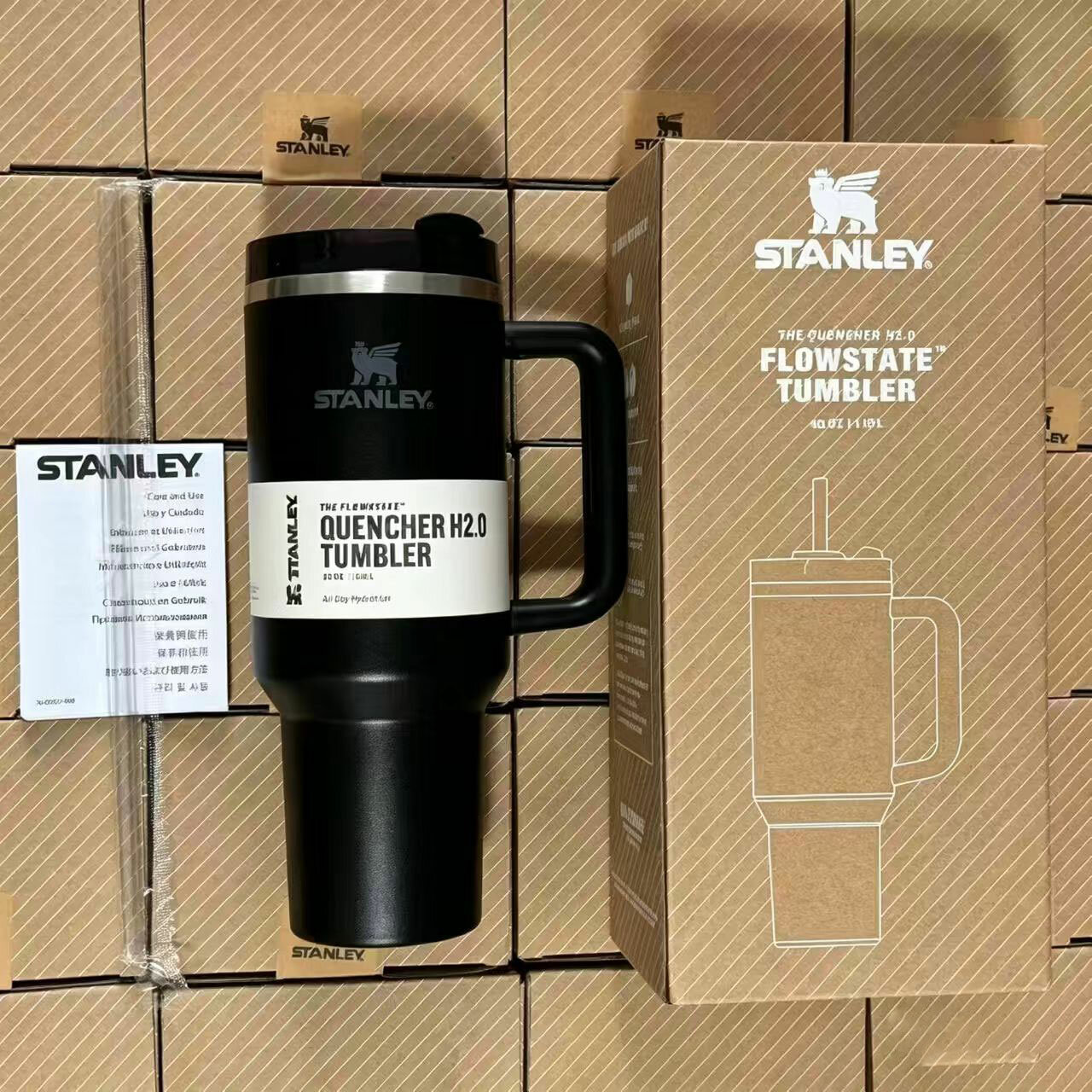 Автомобильная кружка Stanley объемом 40 унций, с двойными вакуумными стенками и теплоизоляцией.