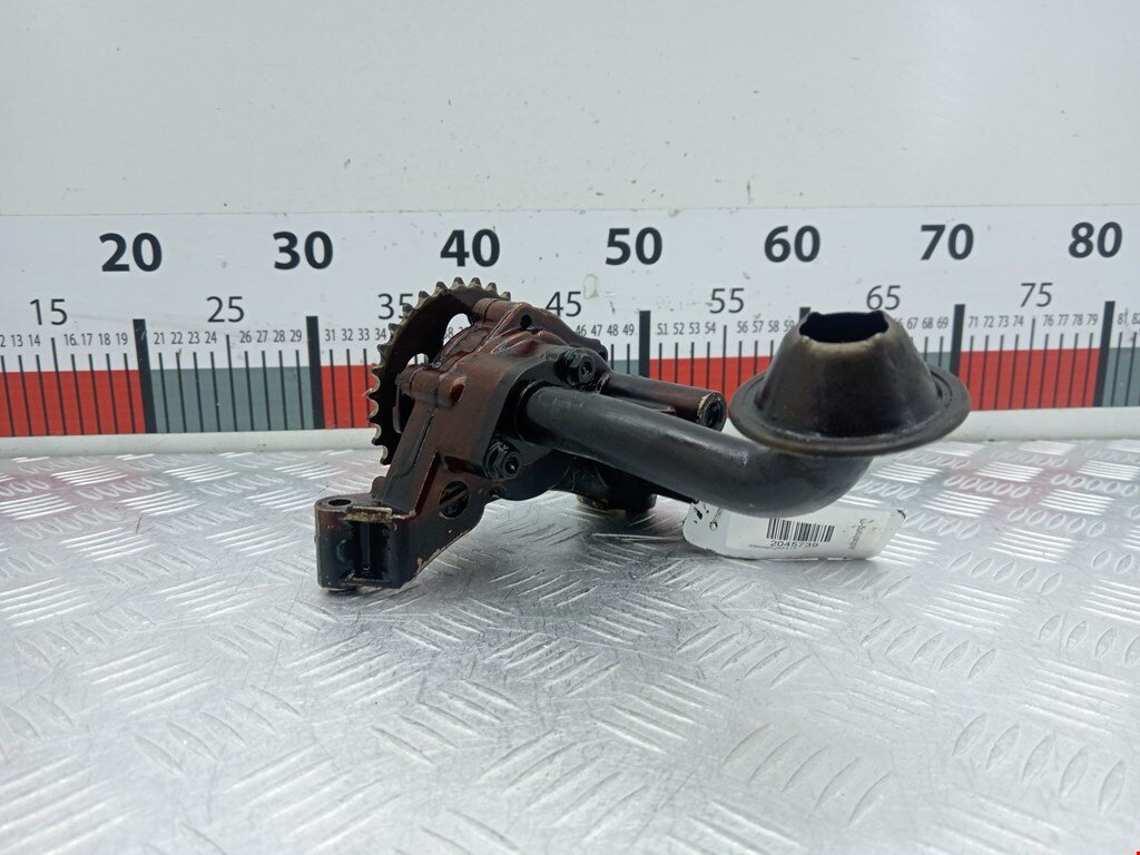 Насос масляный Volkswagen Golf 4 06A115105B арт. 2045739