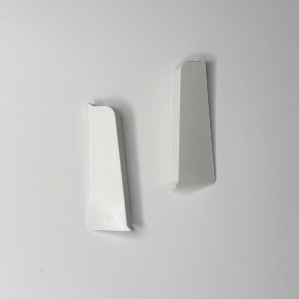 Заглушка для плинтуса Aberhof ABF-70, 24х70 мм, 7000 белый матовый, 2 шт.