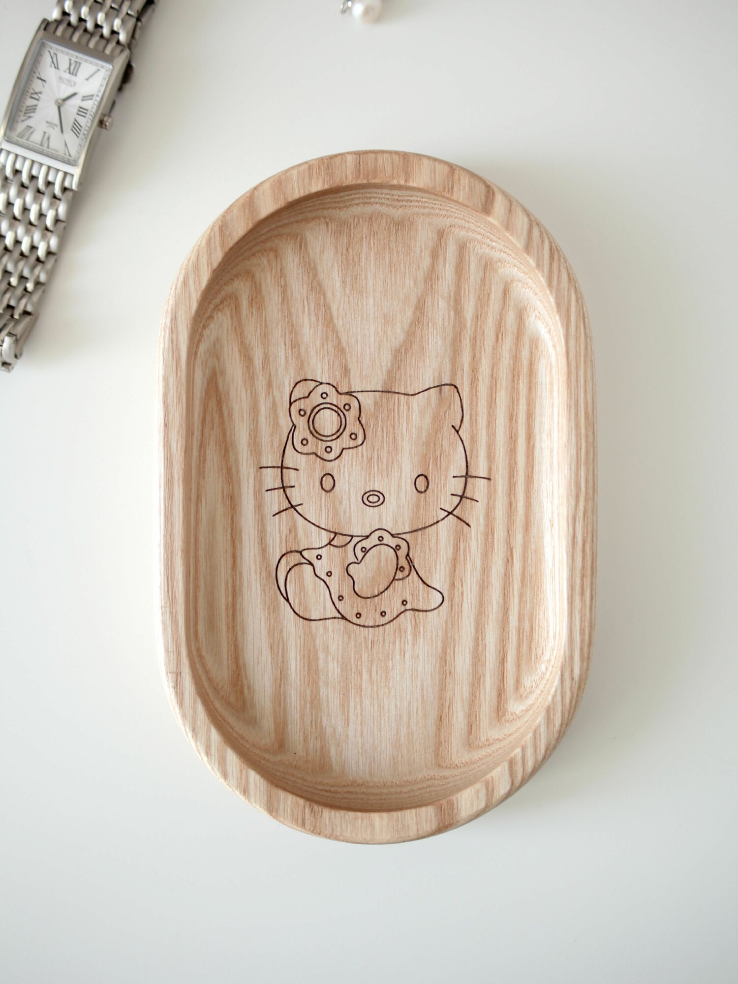 Декоративная подставка тарелочка из цельного дерева Hello Kitty 16х10 см