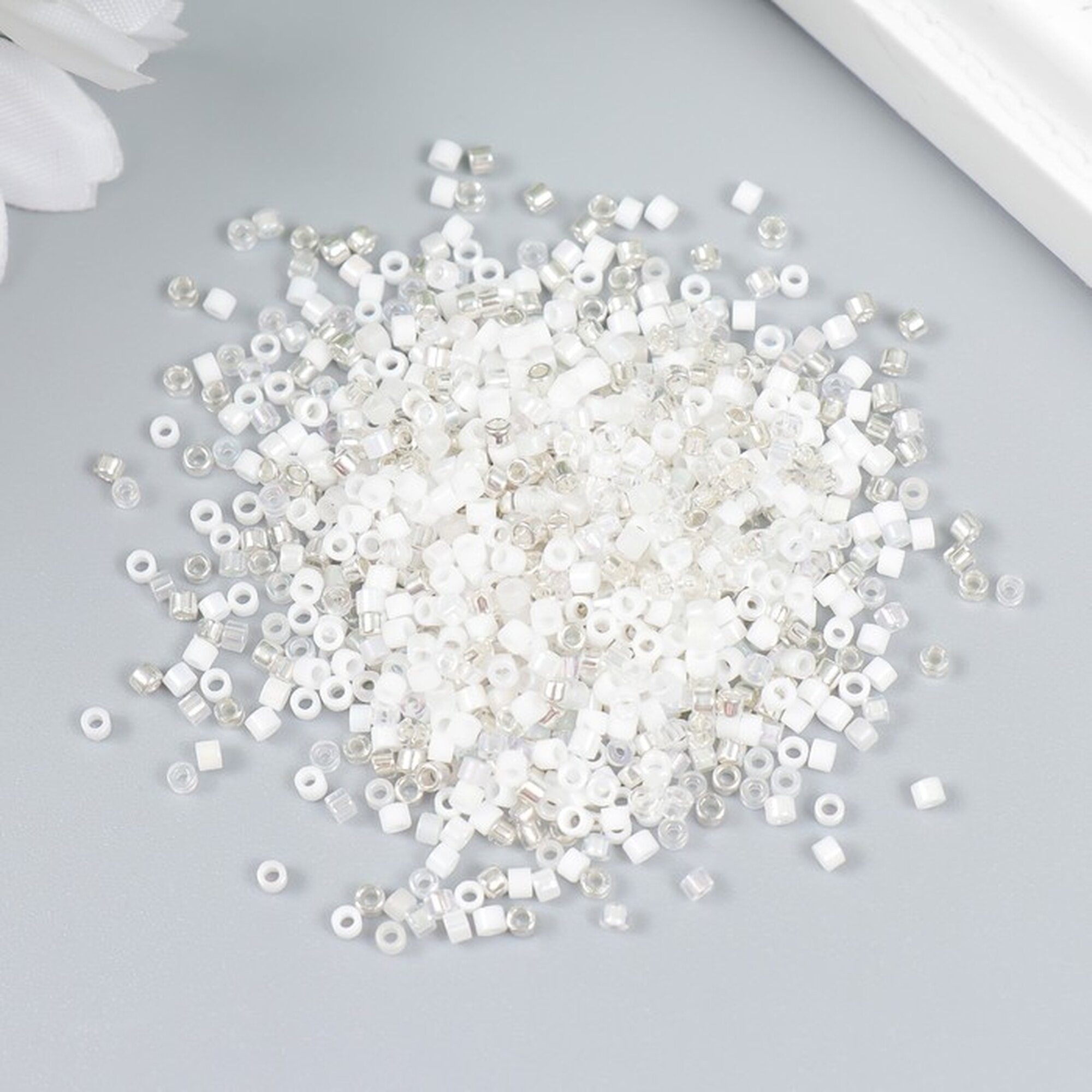 Бисер Арт Узор "Перламутровое белое ассорти", крашеное стекло, 12/0, 10 г