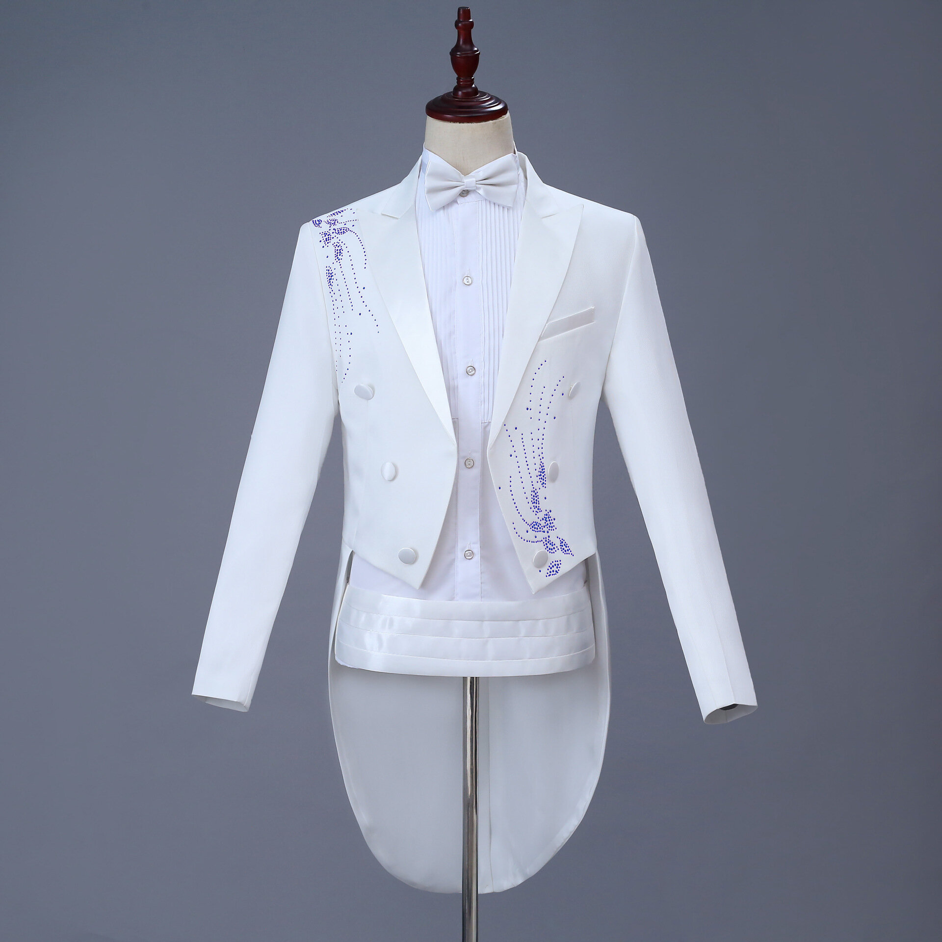 Костюм с бриллиантами, XXXXL, белый с голубыми бриллиантами