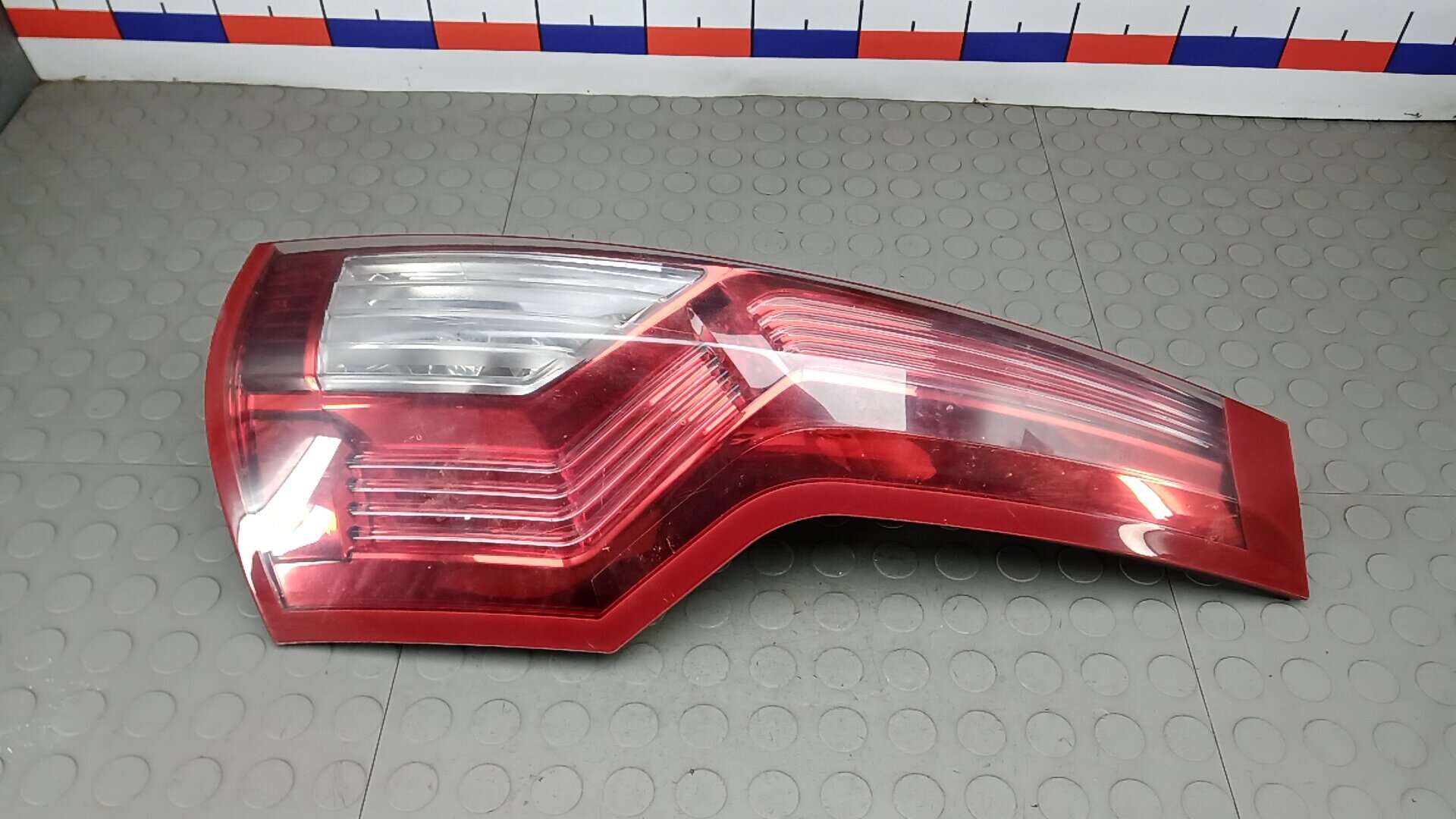 Фонарь задний правый CITROEN C4 GRAND PICASSO 1