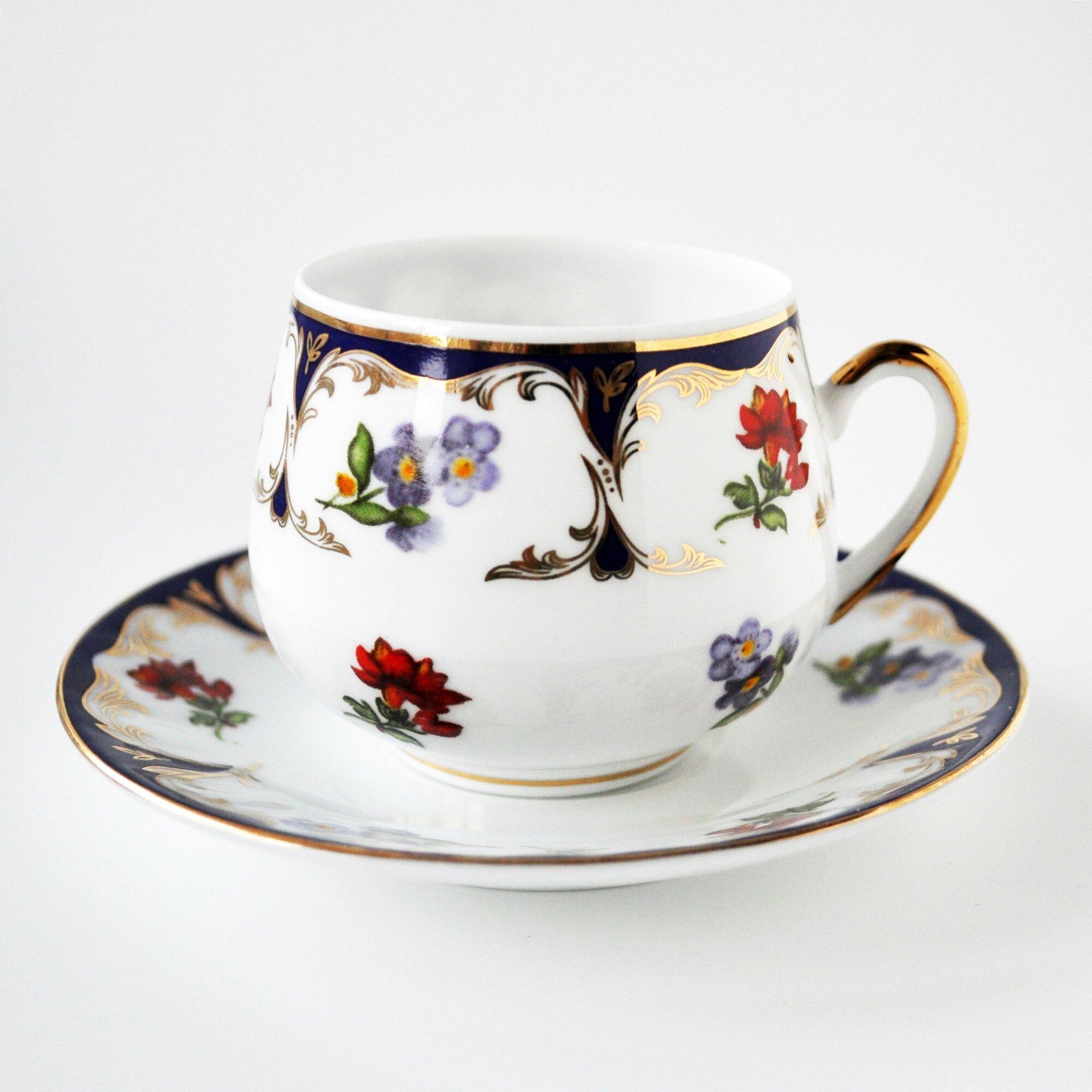 Винтажная кофейная пара "Разбросанные цветы". Фарфор, деколь. Япония, Yamasen, вторая половина ХХ века.