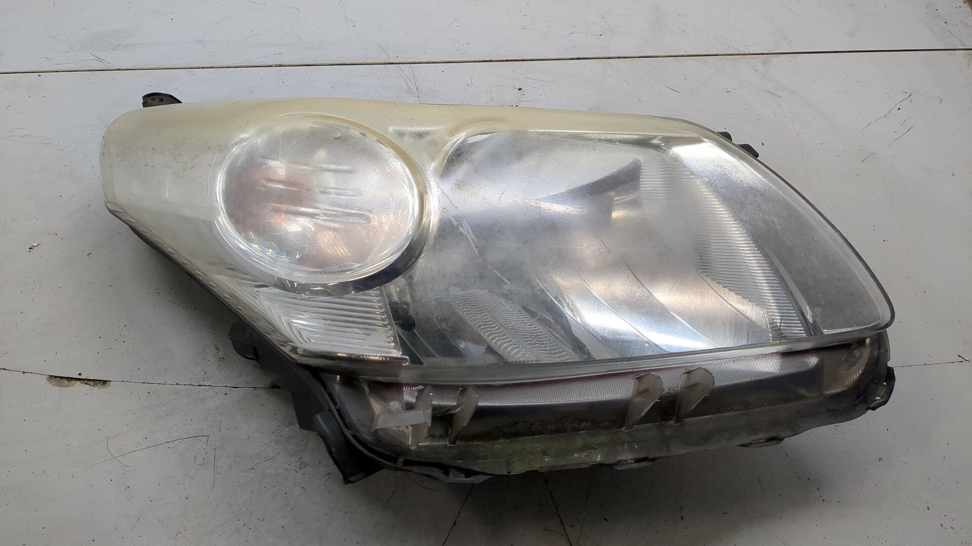 Фара (передняя) правая Toyota Urban Cruiser Б/У