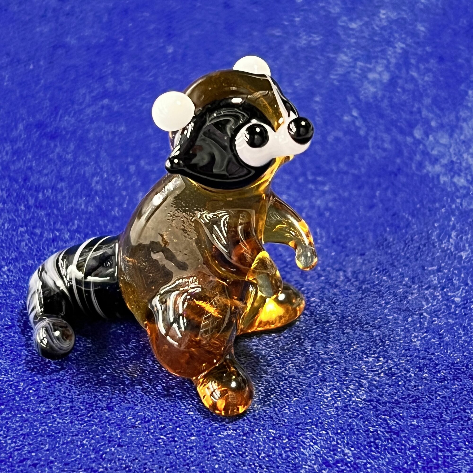 Фигурка из стекла "Енот"