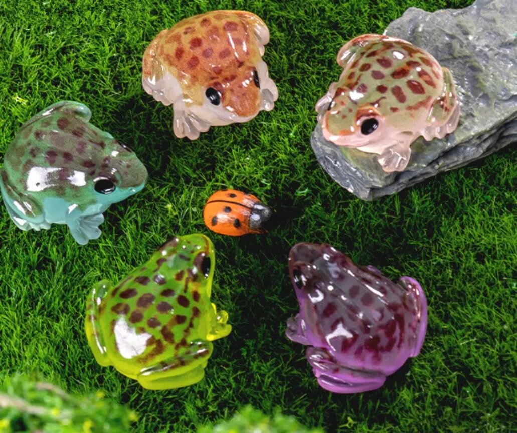 Набор из 100 фигурок лягушек-крокодилов из смолы mix 100pcs