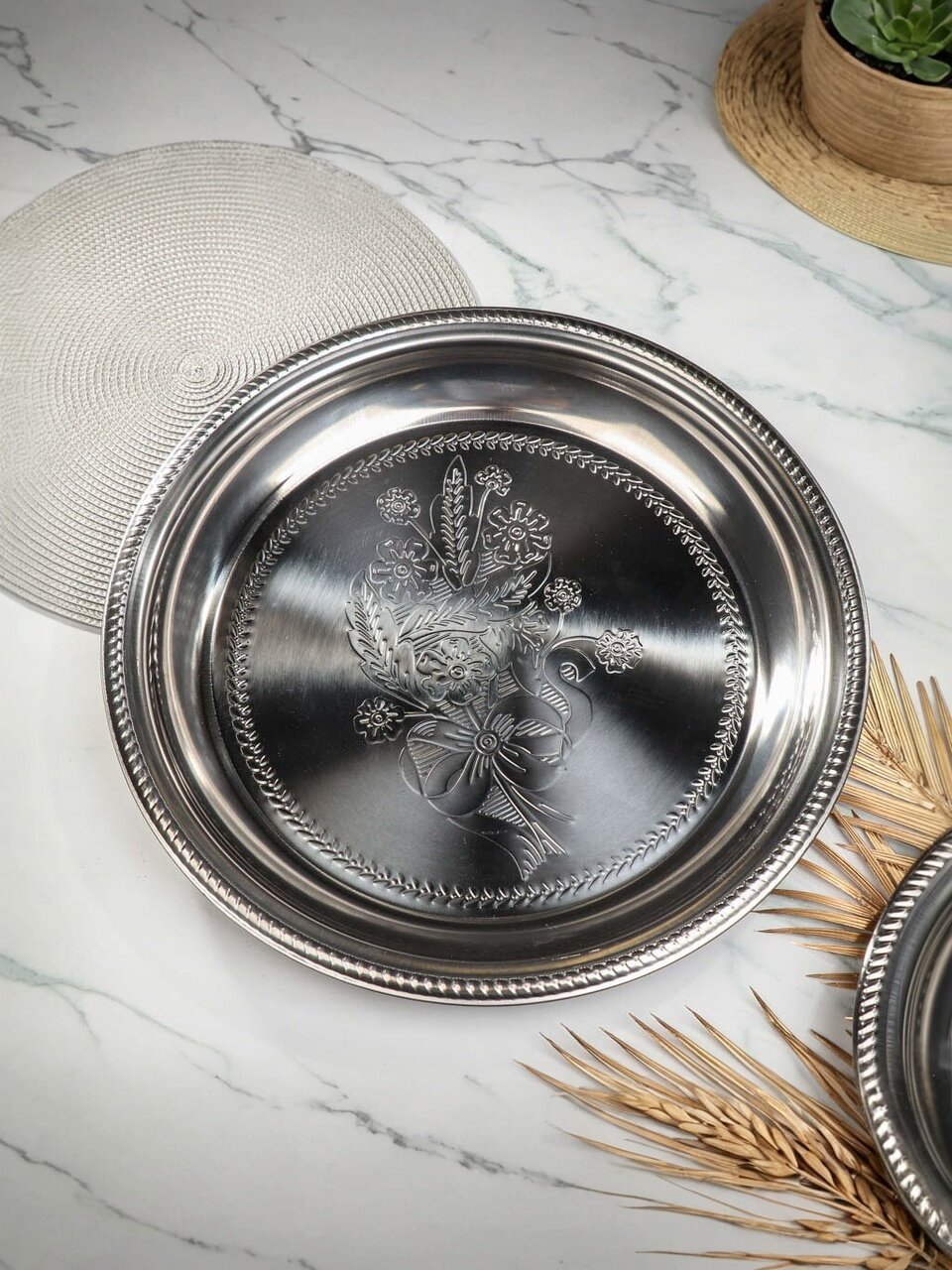 Поднос из нержавеющей стали круглый 43 см с рисунком серебристый большой для подачи чая и кофе Y4-4953