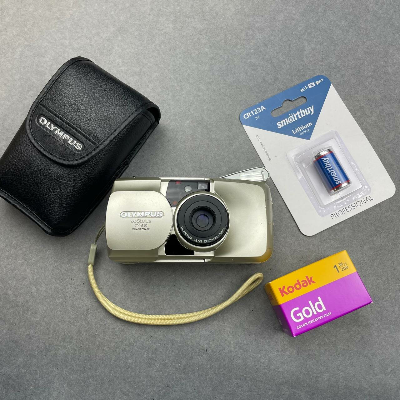 Винтажный пленочный фотоаппарат Olympus Mju SuperZoom 70, с фотоплёнкой Kodak Gold