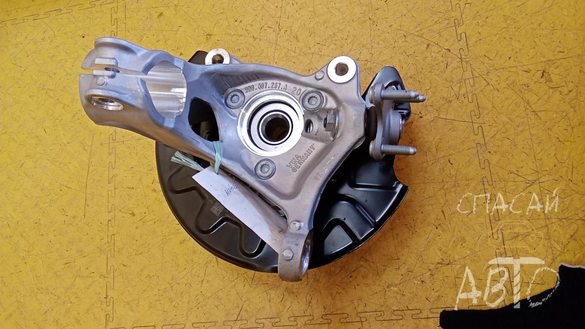 Кулак поворотный передний левый Tiguan Volkswagen 5Q0407257A