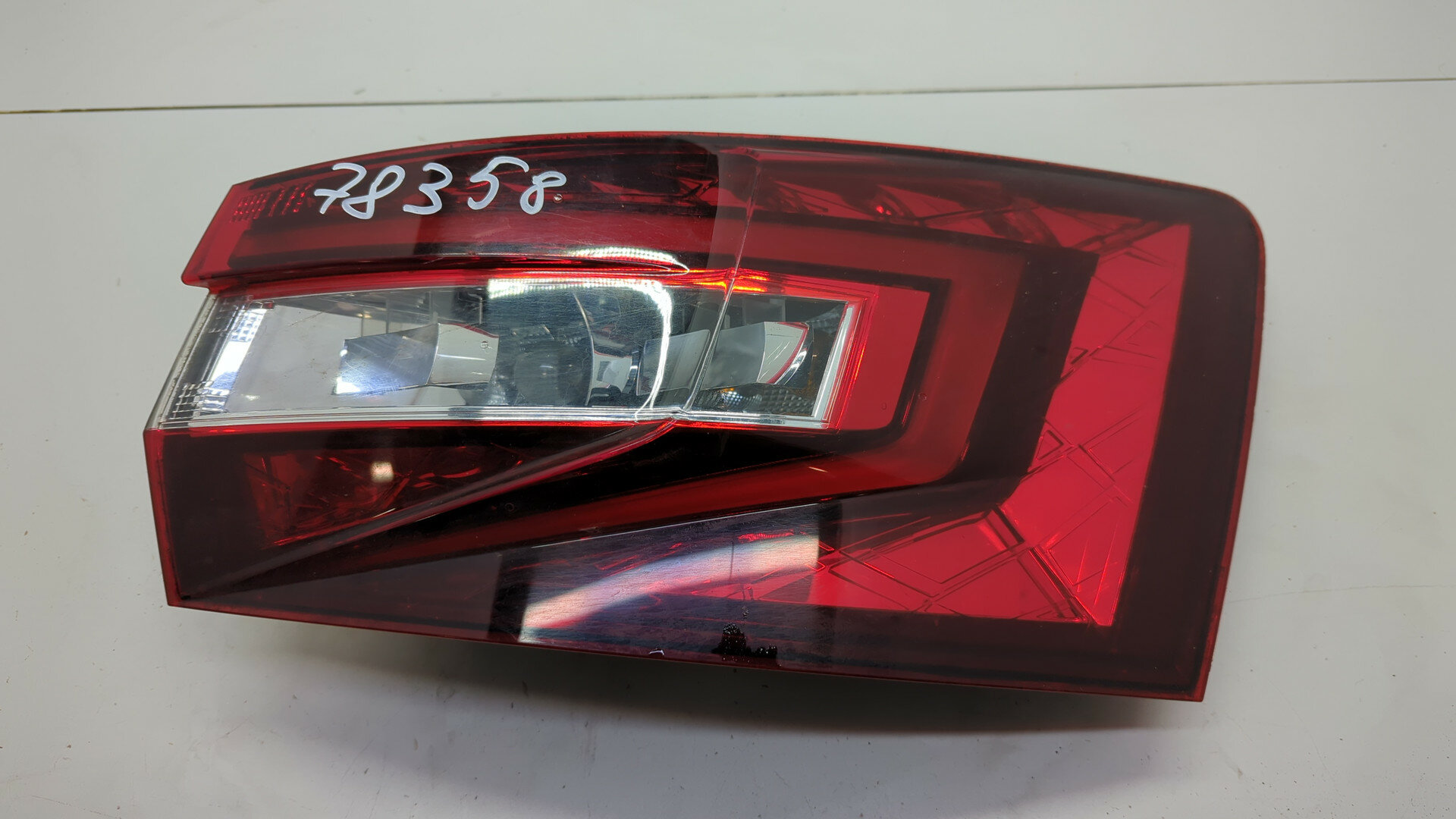 Фонарь (задний) правый Skoda SuperB Б/У