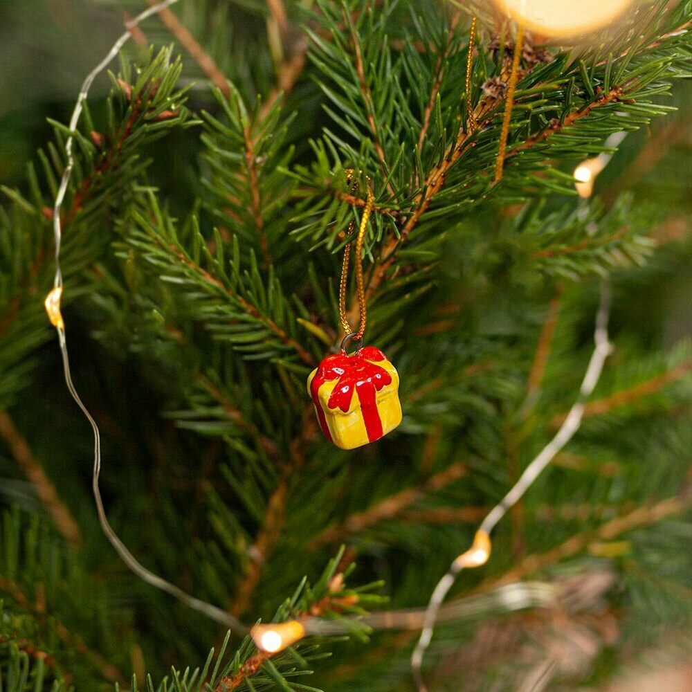 Елочное украшение "Подарок желтый" от Ярославской керамической мануфактуры, ручная роспись