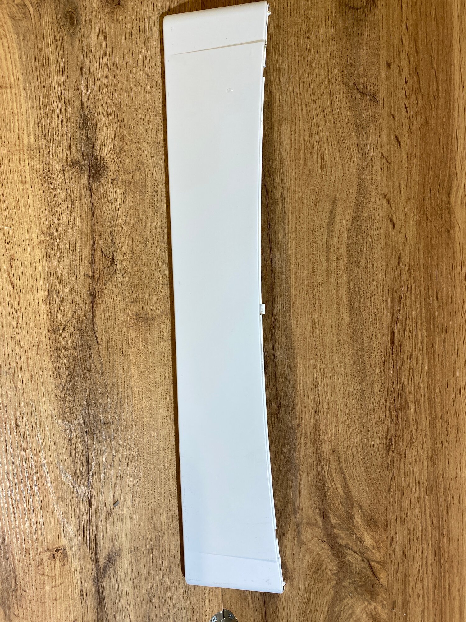 Нижняя цокольная пластиковая панель для стиральной машины Indesit IWUB4105