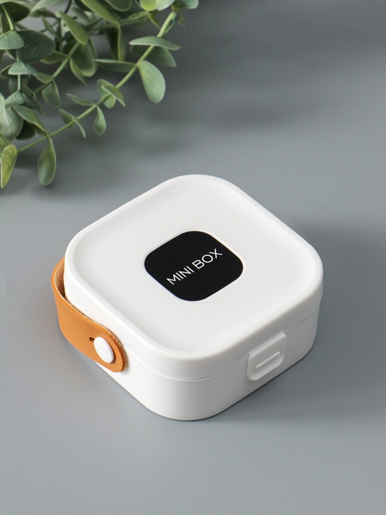 Шкатулка для украшений с зеркалом, с ручкой 3 ячейки, размер 9×9×3.8 см, цвет белый