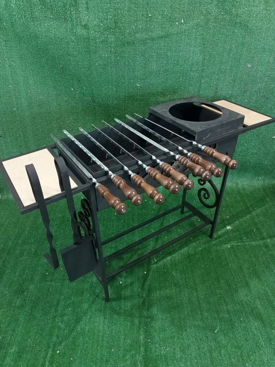 Лофт стальной мангал. Горячекатанная сталь 3мм. Деревянные полки. Шампуры в комплекте с кочерга+совок. Гриль барбекю