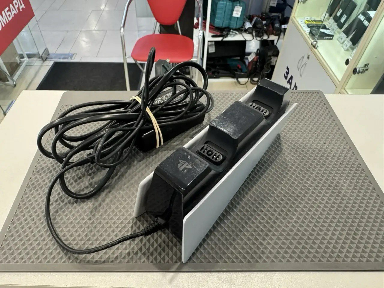 Зарядная станция PlayStation DualSense Charging Station белый