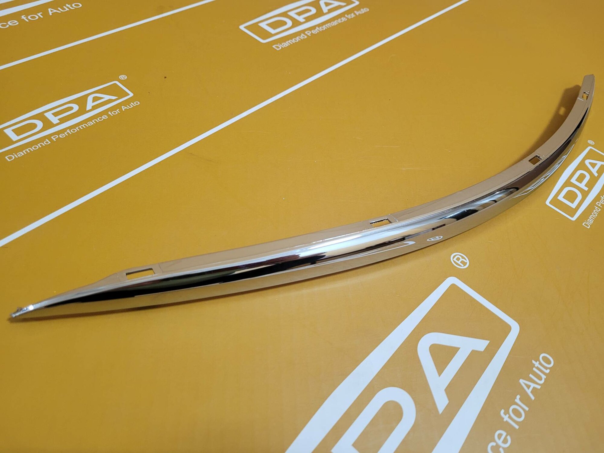 Молдинг бампера переднего левый хром VW Golf 5/Jetta 5 (ОЕ: 1K0807243A2ZZ)