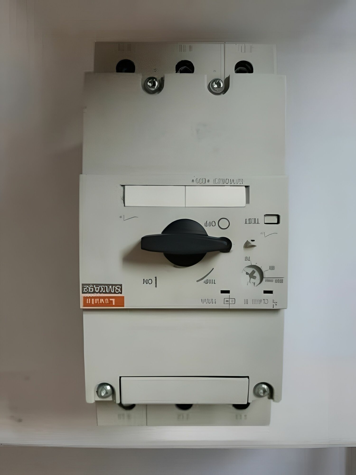 Автоматический выключатель двигателя SM3A92 70-90A