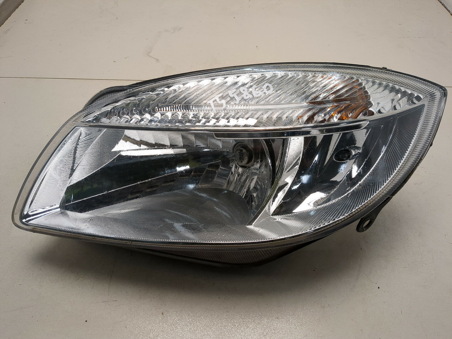 Фара (передняя) левая Skoda Fabia Б/У