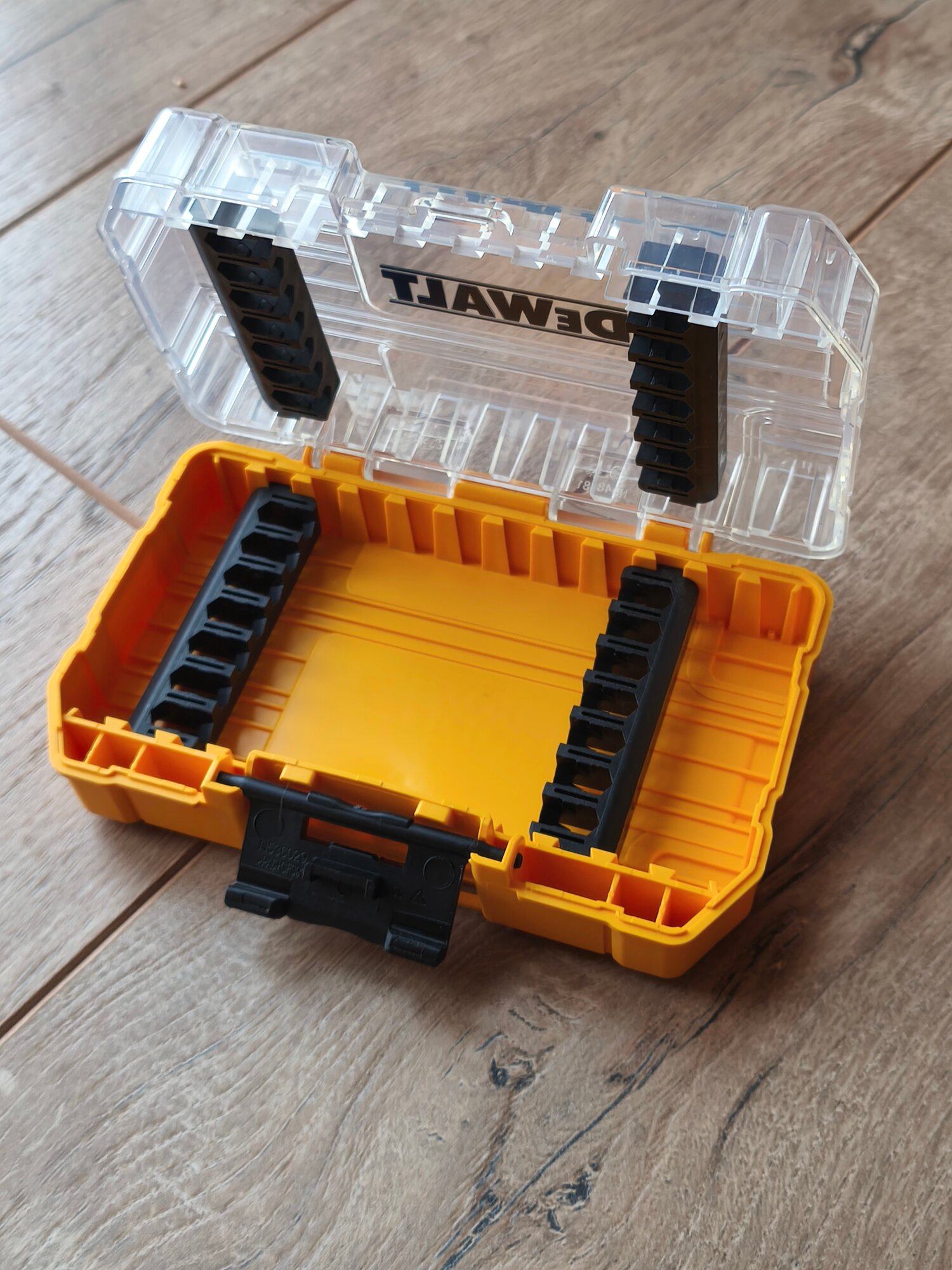 Кейс органайзер DEWALT TSTAK TOUGH для оснастки 150*95*45 мм + 4 держателя бит