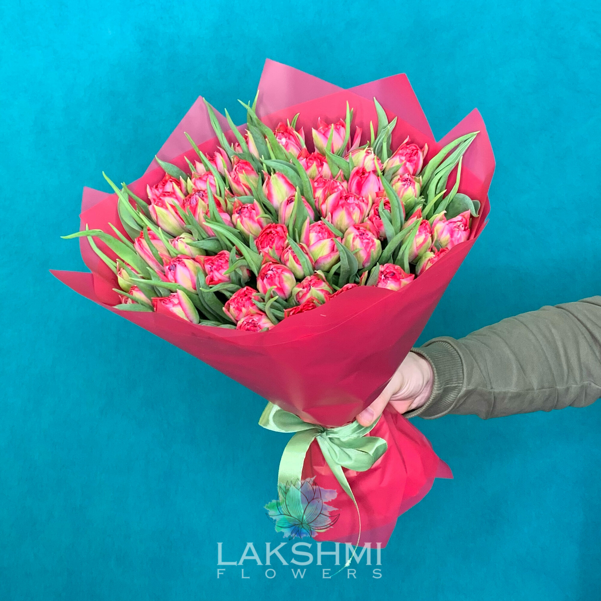 51 тюльпан / Букет из 51 красного пионовидного тюльпана в авторской упаковке