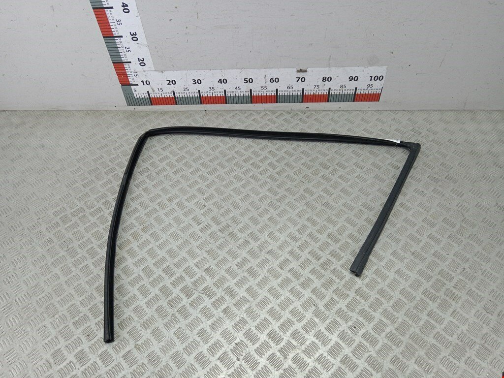 Уплотнитель стекла двери BMW X5 (E53) 5172702558 арт. 2267733