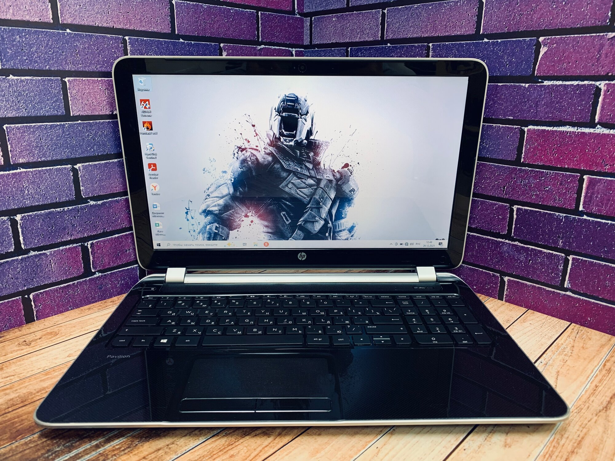 Ноутбук HP Pavilion 15-n056sr 15.6"/HD/Intel Core i3-4005u/SSD 256Gb/Radeon 8670m/6Gb/Windows 10