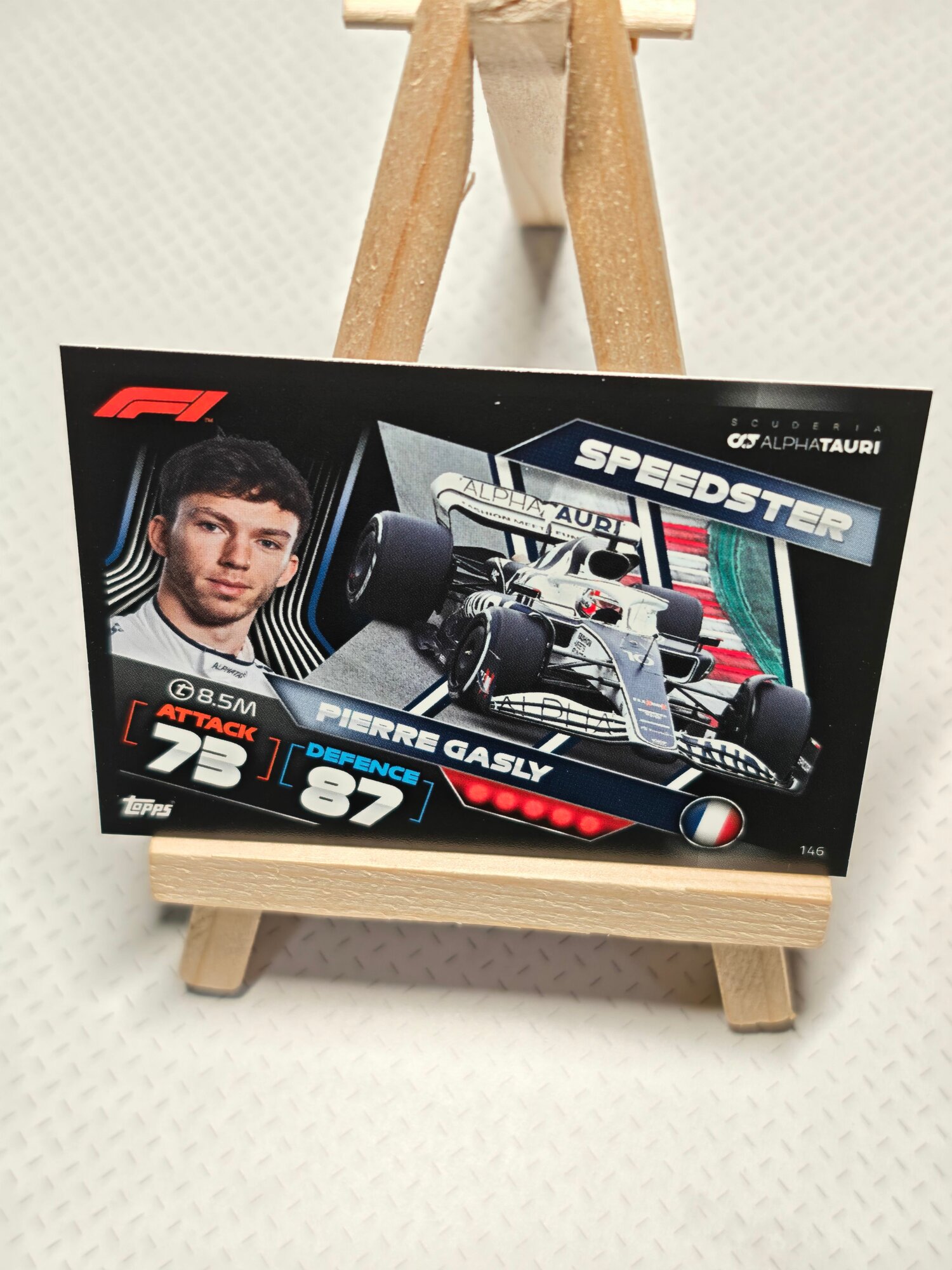 Коллекционная карточка Topps F1 Turbo ATTAX в горизонтальном стандартном формате