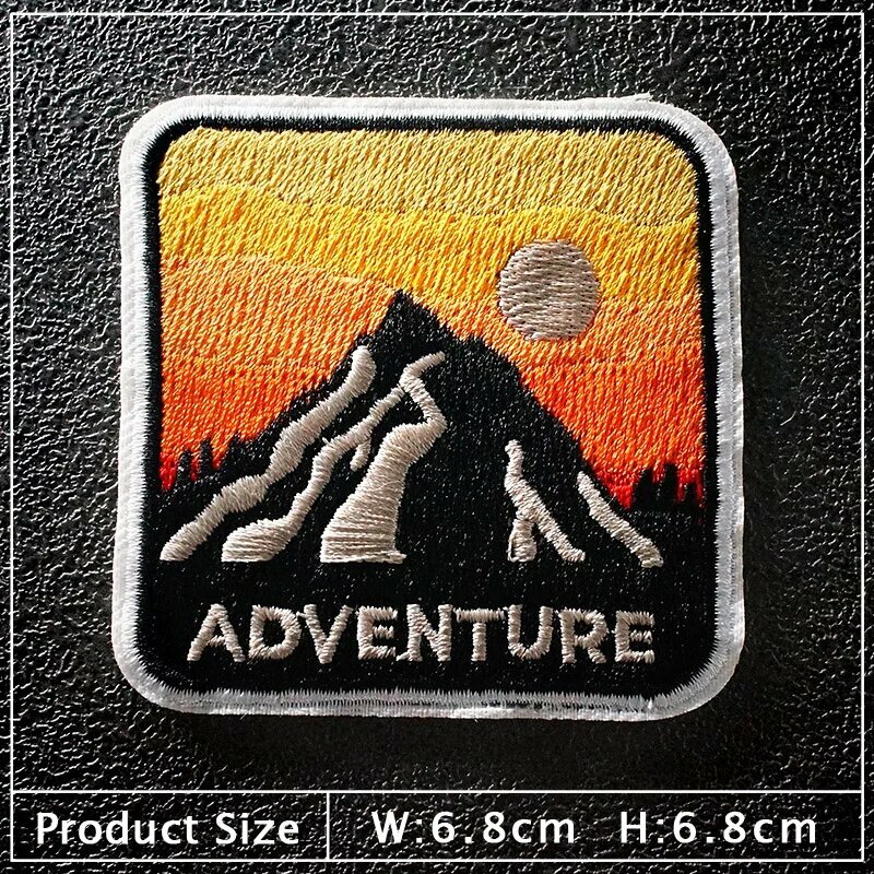 Вышитая нашивка "Adventure" с горами и закатом, 6.8x6.8 см, цвет 10