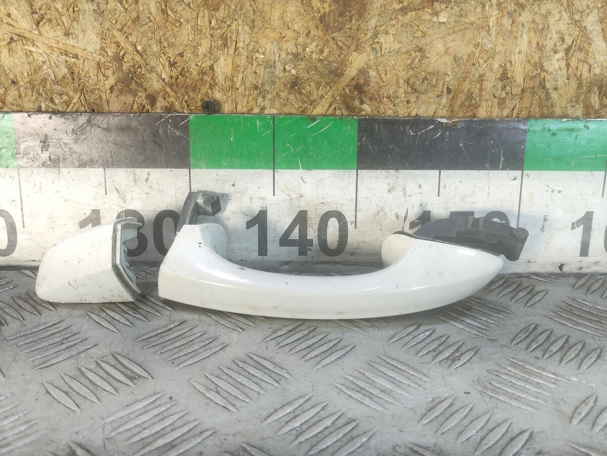 Ручка двери задней левой SKODA Octavia 2013-2020 5G0837205