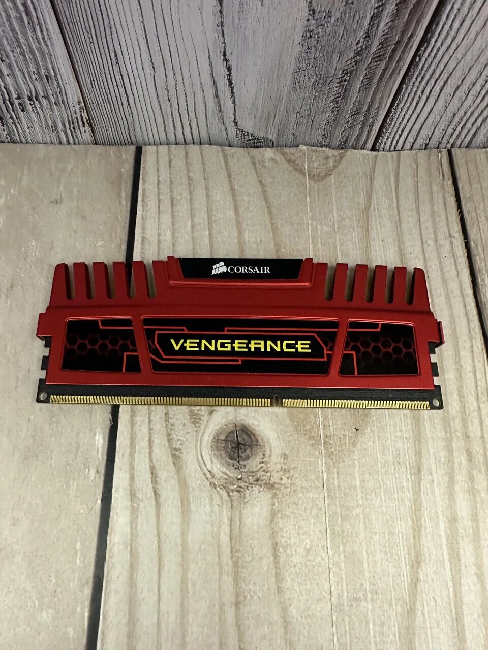 Оперативная память Corsair Vengeance 4 ГБ DDR3 1600 МГц DIMM CL9 CMZ4GX3M1A1600C9