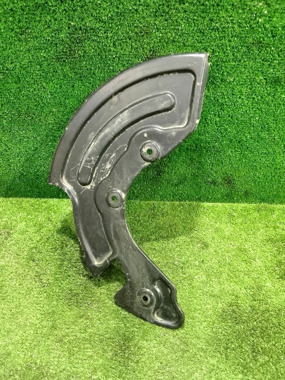 Пыльник тормозного диска Audi A6 Allroad Quattro C5 (2000 2006) Б/У с пробегом