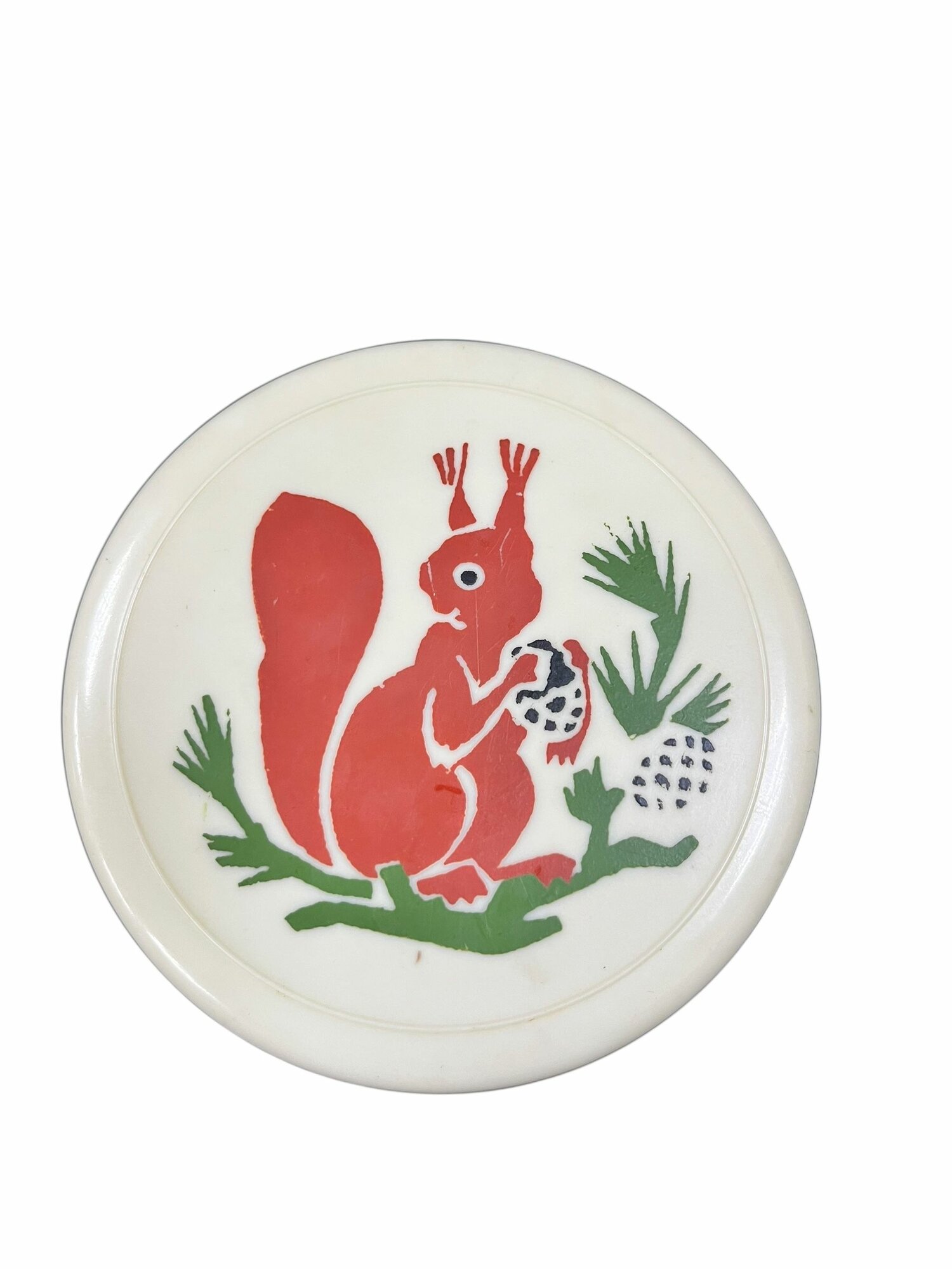 Советская шкатулка из белого карболита с изображением белки, сделано в СССР