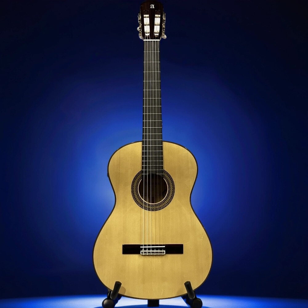 Классическая гитара Alhambra 8.215 Flamenco Conservatory 7FC
