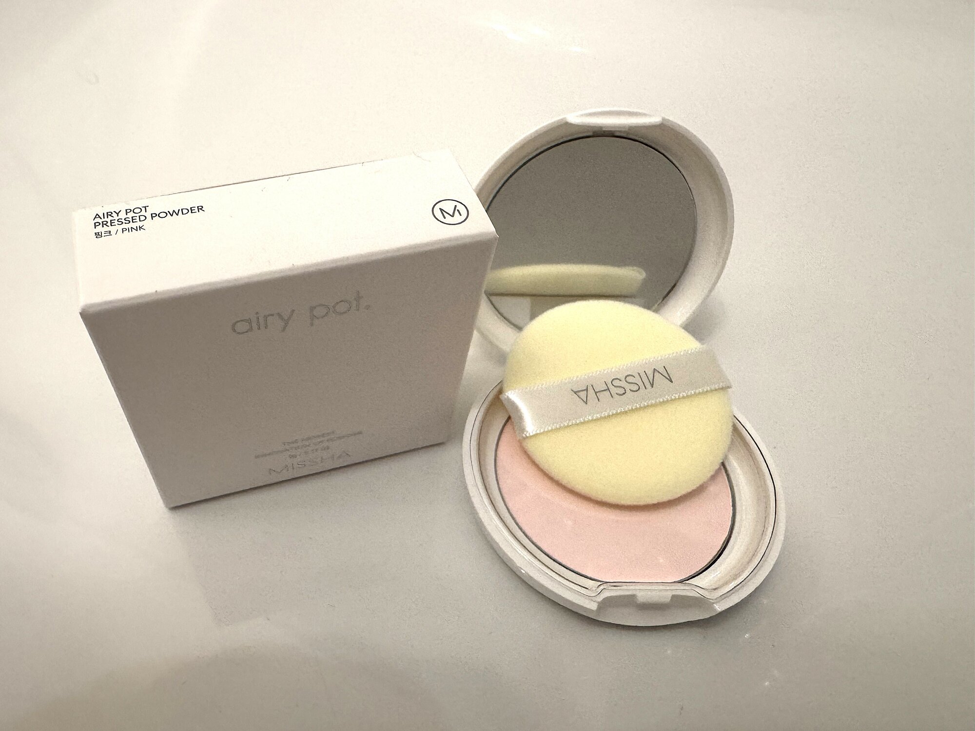 Компактная матирующая пудра, тон Pink Airy Pot Pressed Powder Pink