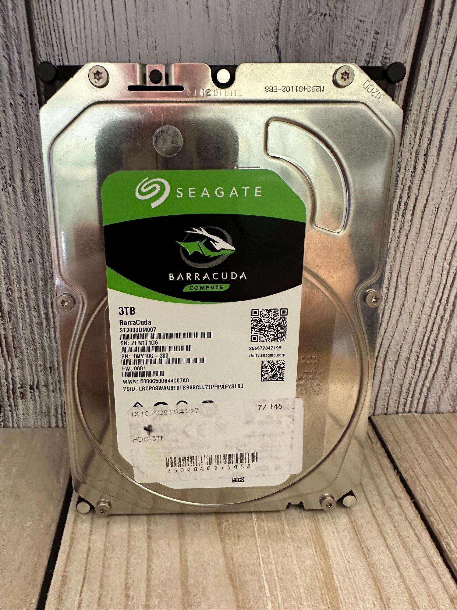 Жесткий диск Seagate BarraCuda 3 террабайта (ST3000DM007) - SATA III, 6 Гбит/с, 5400 об/мин, кэш память - 256 МБ