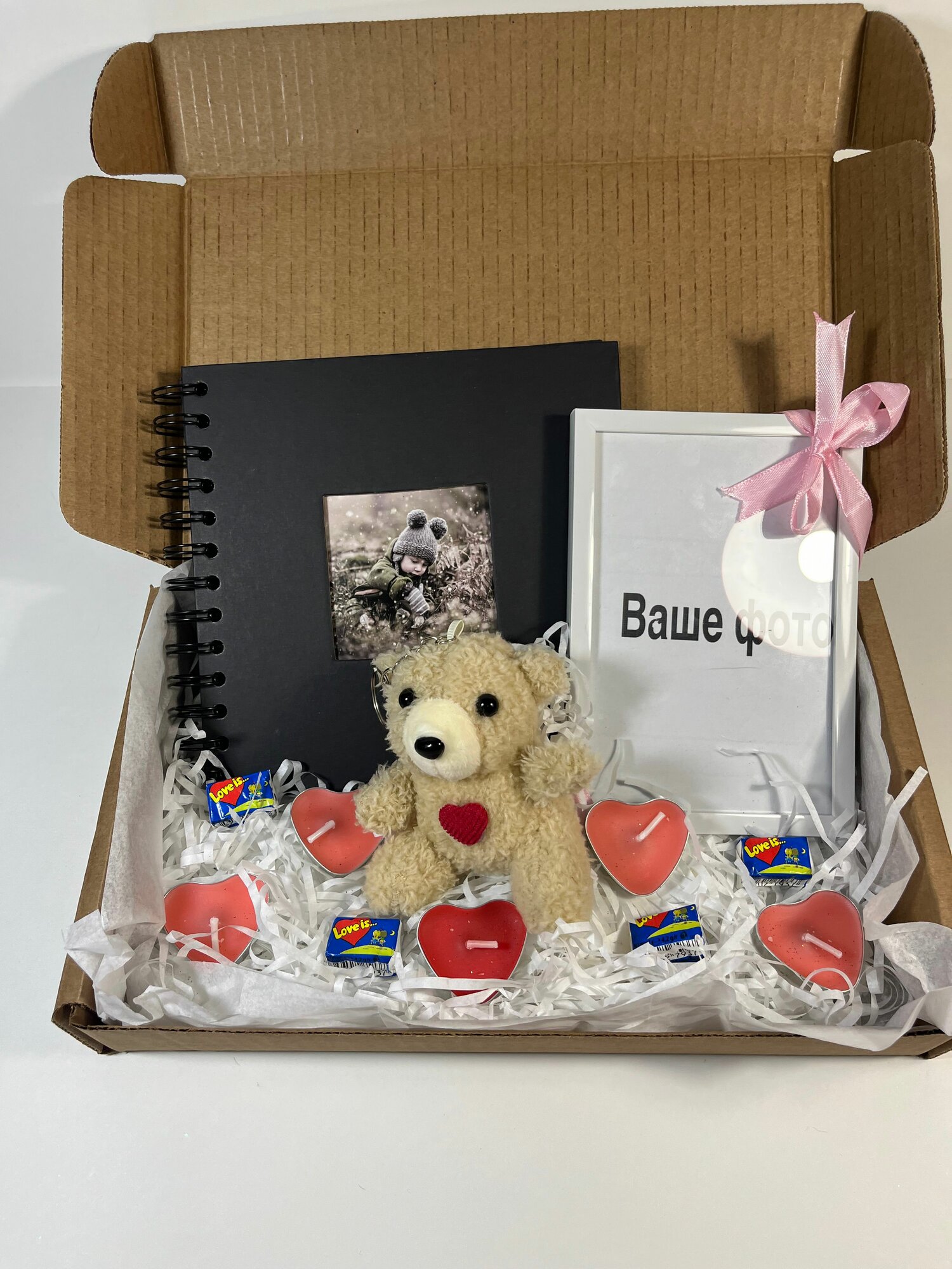 Подарочный набор "Моменты любви", фотоальбом, рамка, брелок, свечи, 5 комплиментов