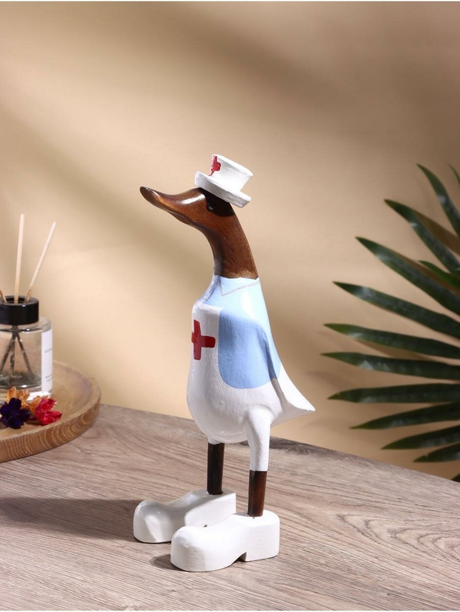 Статуэтка Сима-ленд "Утка-медсестра", дерево, Индонезия, 13x9x27 см