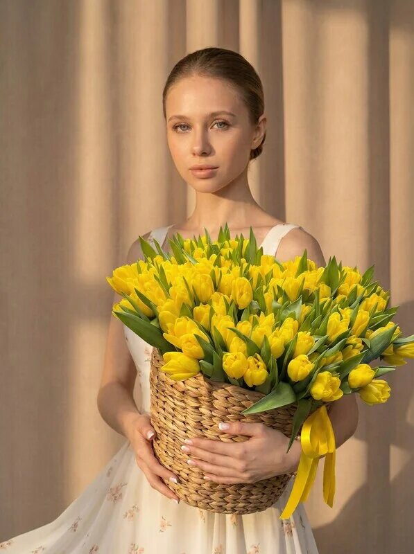 Корзина из желтых тюльпанов — Корзина из желтых тюльпанов 101 ШТ