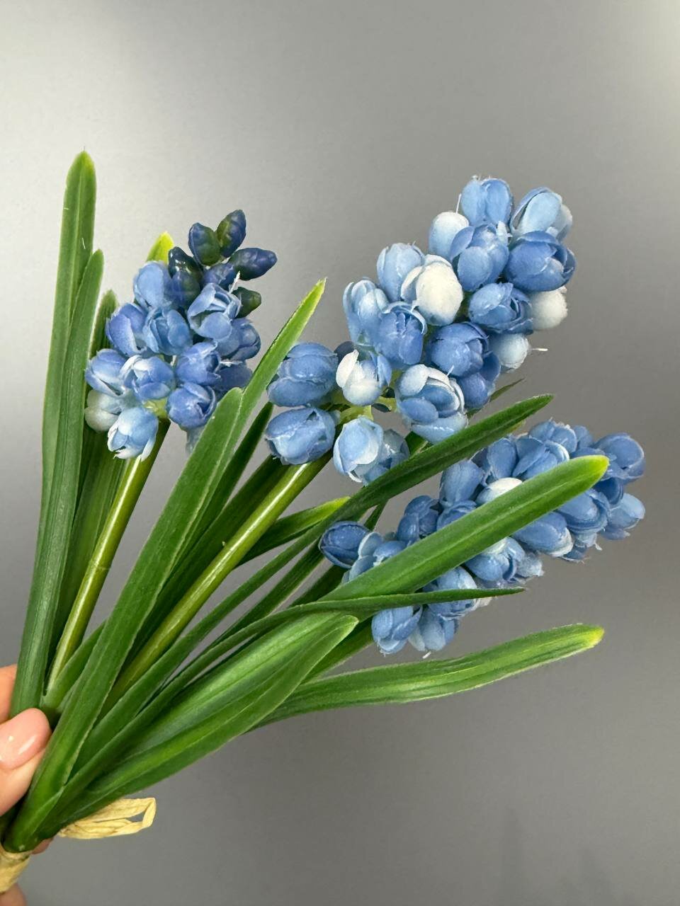 Искусственные цветы для декора весенний букет Мускари гиацинт крупный из силикона голубой/ Реалистичный искусственный цветок 28см