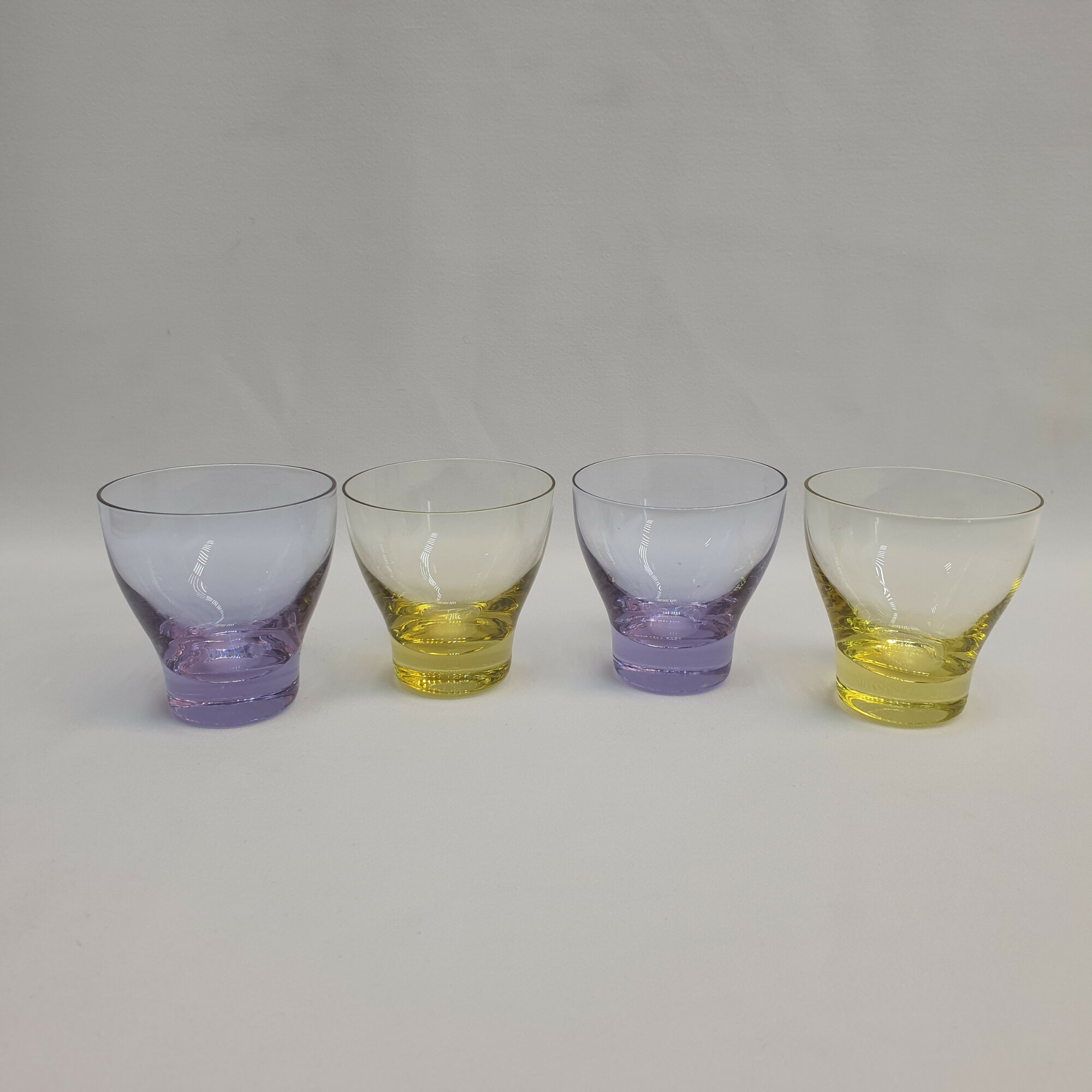 Винтажный набор из 4 стопок, цветное стекло 70 мл, высота 55 мм, СССР