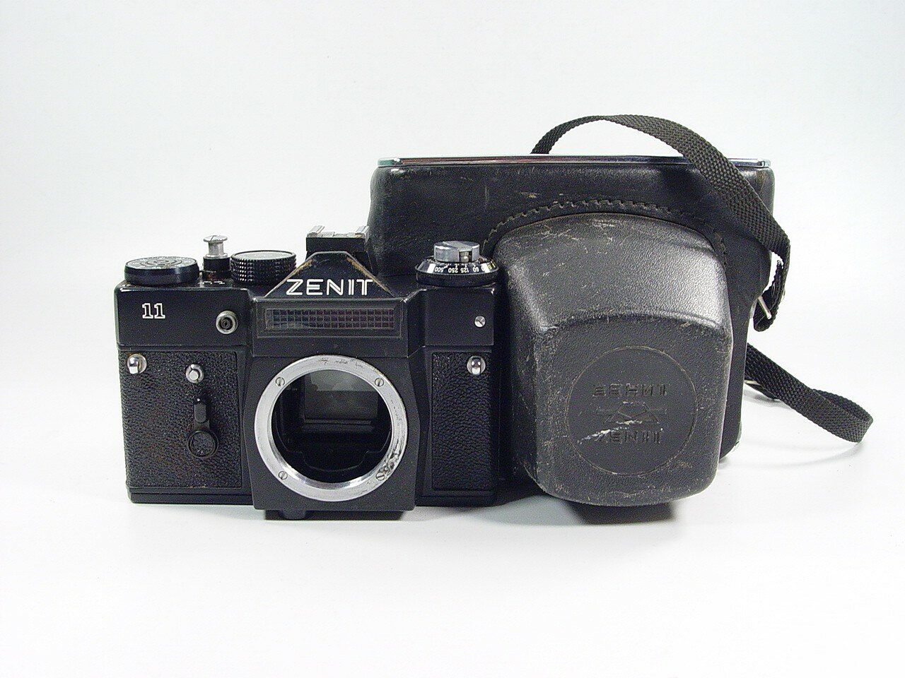 Фотоаппарат старинный Зенит-11. Красногорский мех завод КМЗ, СССР, 1988 г. #002